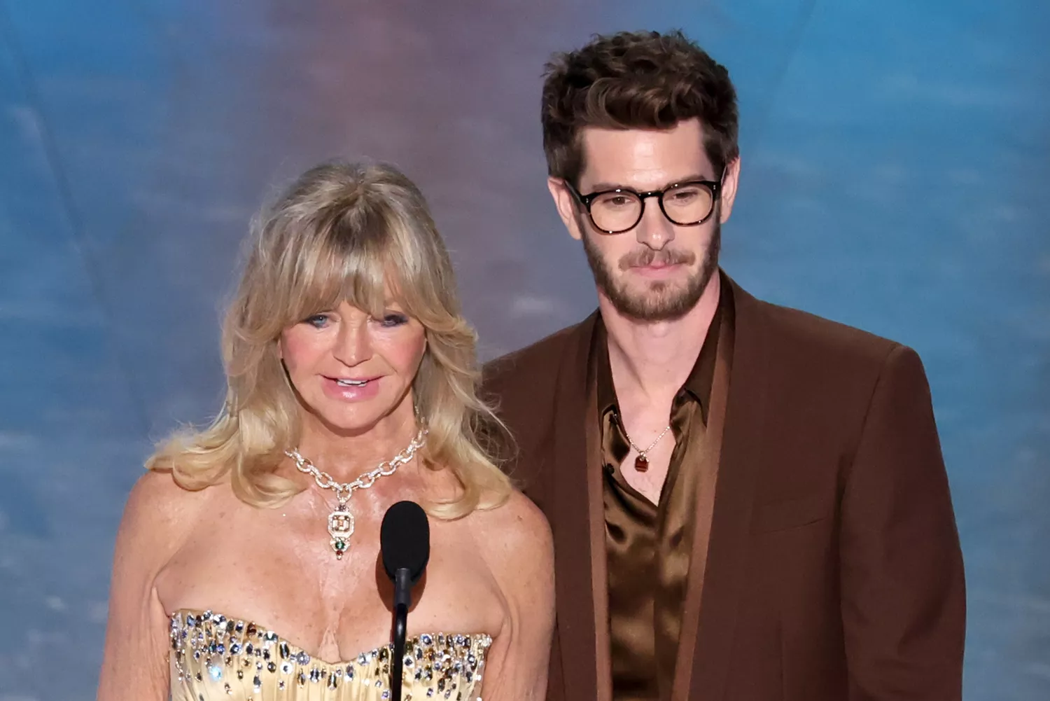 Goldie Hawn Jokes About "Not Being Able to Read" the Nominees at the 2025 Oscars, Sharing ...